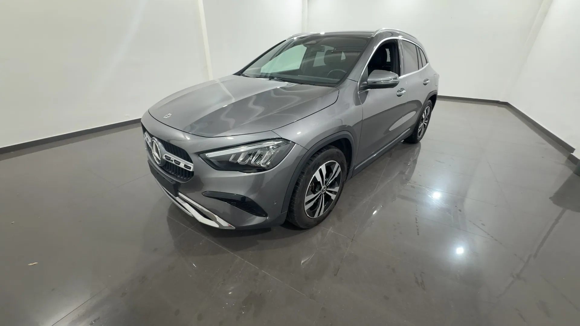 Mercedes-Benz GLA 180d Luxury Line 2024 - 35.094 km | Gruppo Piccirillo